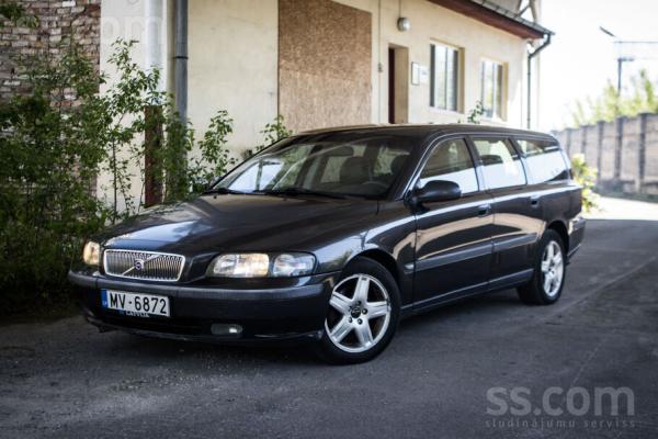 Black Volvo V70 2002 in Riga, with an engine capacity of 2.40 L and mileage of 0 thousand km for 1550 €, photo 1 on AUTOMOTO.COM.LV