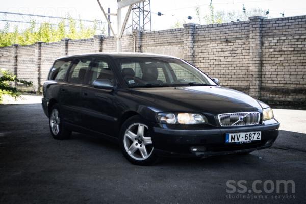 Black Volvo V70 2002 in Riga, with an engine capacity of 2.40 L and mileage of 0 thousand km for 1550 €, photo 3 on AUTOMOTO.COM.LV