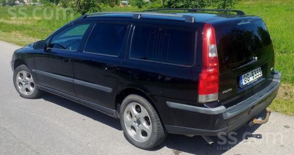 Black Volvo V70 2002 in Riga, with an engine capacity of 2.40 L and mileage of 592 thousand km for 1550 €, photo 4 on AUTOMOTO.COM.LV