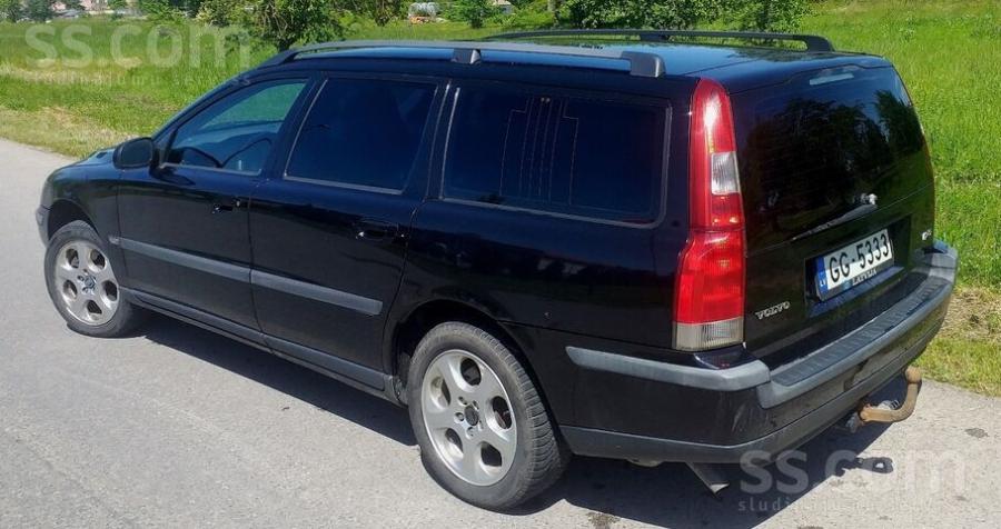 Black Volvo V70 2002 in Riga, with an engine capacity of 2.40 L and mileage of 592 thousand km for 1550 €, photo 4 on AUTOMOTO.COM.LV