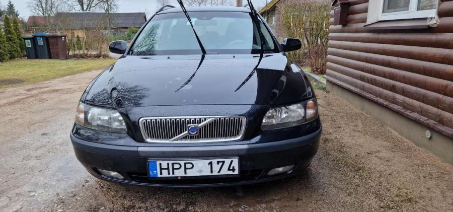 Melns Volvo V70 2002 Švenčionys, ar dzinēja tilpumu 2.40 L un nobraukumu 338 tūkst. km par 1350 €, foto 1 vietnē AUTOMOTO.COM.LV