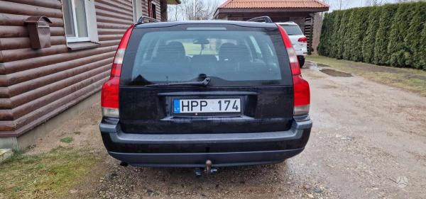Black Volvo V70 2002 in Svencionys, with an engine capacity of 2.40 L and mileage of 338 thousand km for 1350 €, photo 2 on AUTOMOTO.COM.LV
