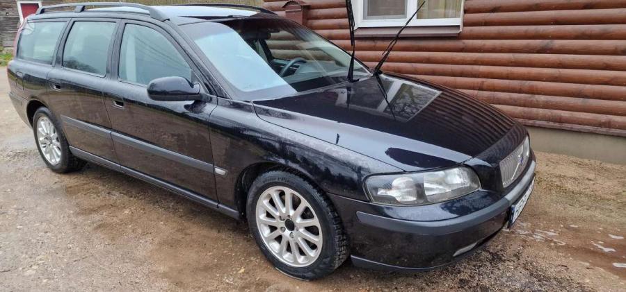 Melns Volvo V70 2002 Švenčionys, ar dzinēja tilpumu 2.40 L un nobraukumu 338 tūkst. km par 1350 €, foto 5 vietnē AUTOMOTO.COM.LV