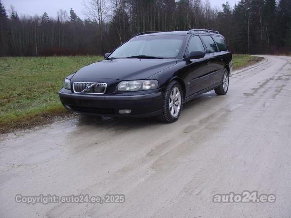 Black Volvo V70 2002 in Paide, with an engine capacity of 2.40 L and mileage of 488 thousand km for 2990 €, photo 2 on AUTOMOTO.COM.LV