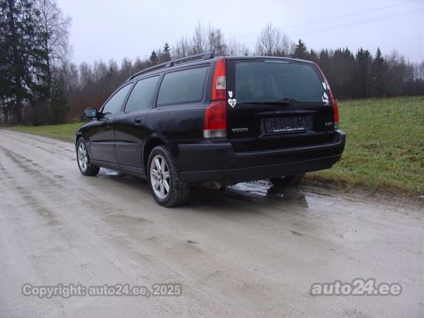 Black Volvo V70 2002 in Paide, with an engine capacity of 2.40 L and mileage of 488 thousand km for 2990 €, photo 3 on AUTOMOTO.COM.LV