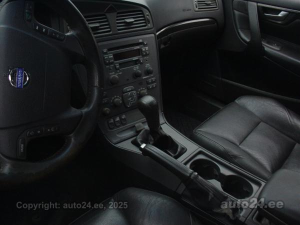 Black Volvo V70 2002 in Paide, with an engine capacity of 2.40 L and mileage of 488 thousand km for 2990 €, photo 6 on AUTOMOTO.COM.LV