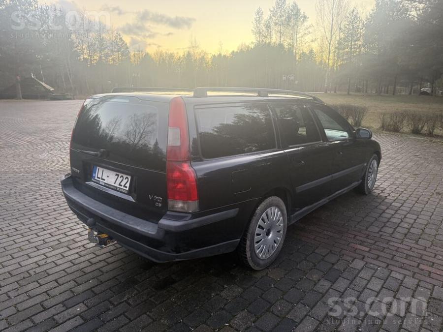 Melns Volvo V70 2002 Jelgava, ar dzinēja tilpumu 2.40 L un nobraukumu 375 tūkst. km par 1850 €, foto 4 vietnē AUTOMOTO.COM.LV
