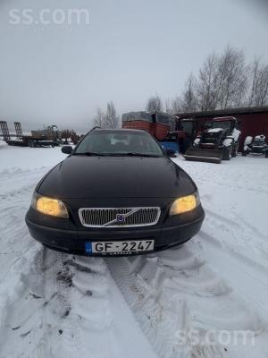 Melns Volvo V70 2002 Limbaži, ar dzinēja tilpumu 2.40 L un nobraukumu 0 tūkst. km par 1200 €, foto  vietnē AUTOMOTO.COM.LV