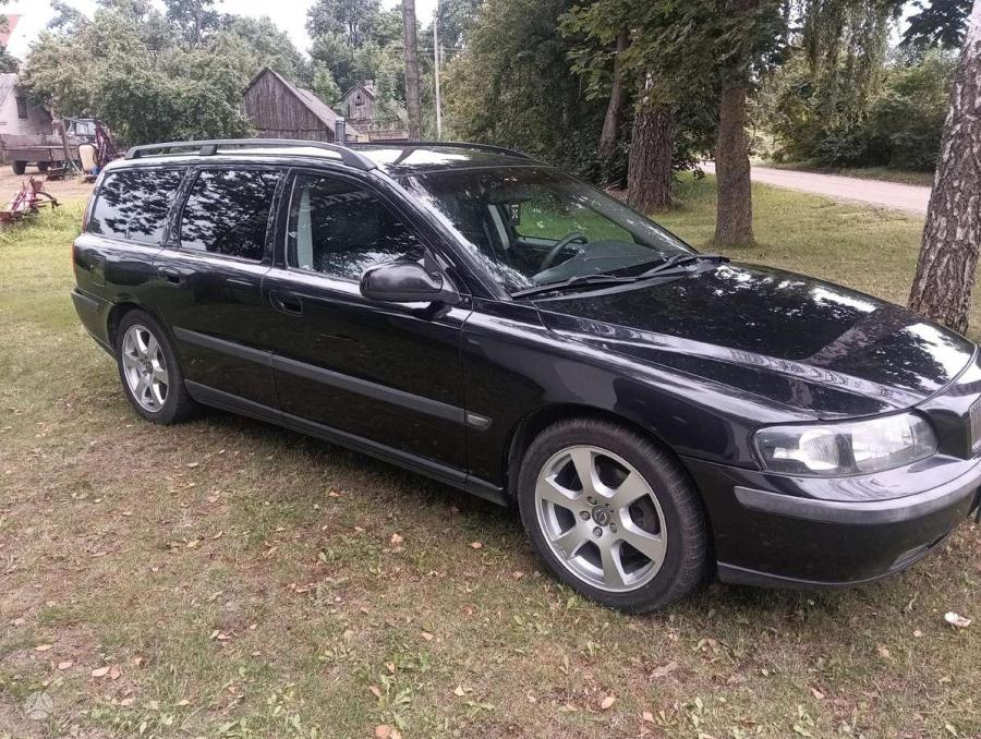 Black Volvo V70 2002 in Sirvintos, with an engine capacity of 2.40 L and mileage of 343 thousand km for 1200 €, photo 2 on AUTOMOTO.COM.LV