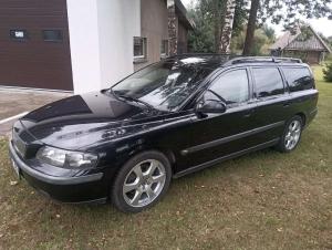 Black Volvo V70 2002 in Sirvintos, with an engine capacity of 2.40 L and mileage of 343 thousand km for 1200 €, photo 4 on AUTOMOTO.COM.LV