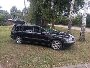 Black Volvo V70 2002 in Sirvintos, with an engine capacity of 2.40 L and mileage of 343 thousand km for 1200 €, photo 8 on AUTOMOTO.COM.LV