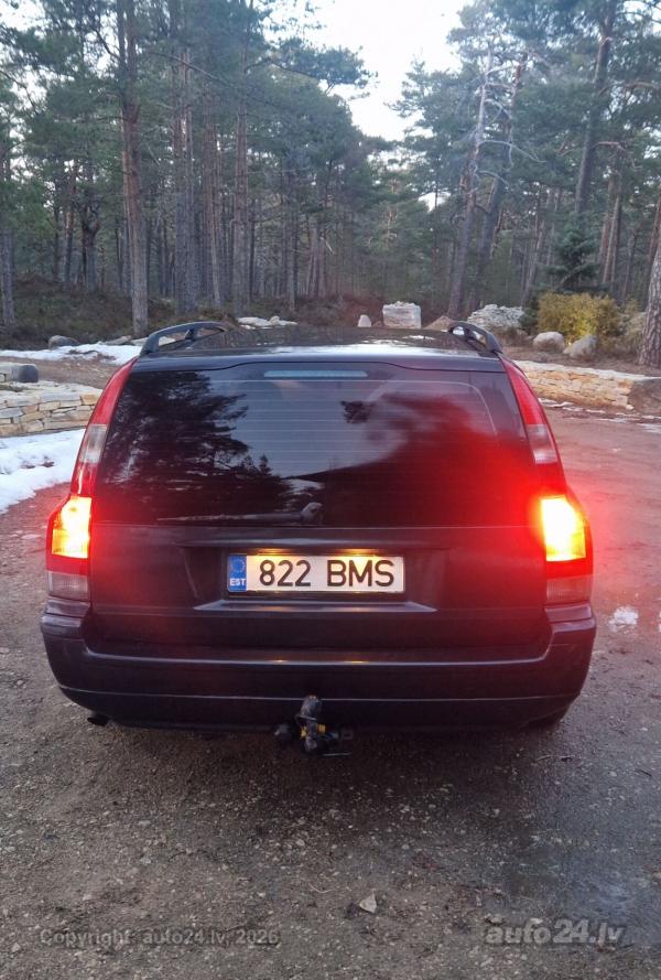 Melns Volvo V70 2002 Tallina, ar dzinēja tilpumu 2.40 L un nobraukumu 499 tūkst. km par 1299 €, foto 3 vietnē AUTOMOTO.COM.LV