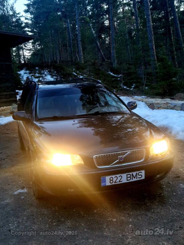 Melns Volvo V70 2002 Tallina, ar dzinēja tilpumu 2.40 L un nobraukumu 499 tūkst. km par 1299 €, foto 4 vietnē AUTOMOTO.COM.LV
