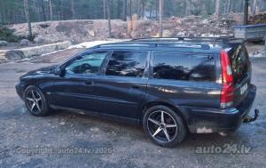 Black Volvo V70 2002 in Tallinn, with an engine capacity of 2.40 L and mileage of 499 thousand km for 1299 €, photo 7 on AUTOMOTO.COM.LV