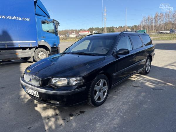 Black Volvo V70 2002 in Kaunas, with an engine capacity of 2.40 L and mileage of 425 thousand km for 1350 €, photo 2 on AUTOMOTO.COM.LV