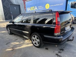 Black Volvo V70 2002 in Kaunas, with an engine capacity of 2.40 L and mileage of 425 thousand km for 1350 €, photo 5 on AUTOMOTO.COM.LV