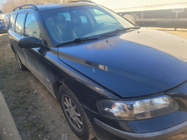 Melns Volvo V70 2002 Viļņa, ar dzinēja tilpumu 2.40 L un nobraukumu 300 tūkst. km par 599 €, foto 3 vietnē AUTOMOTO.COM.LV