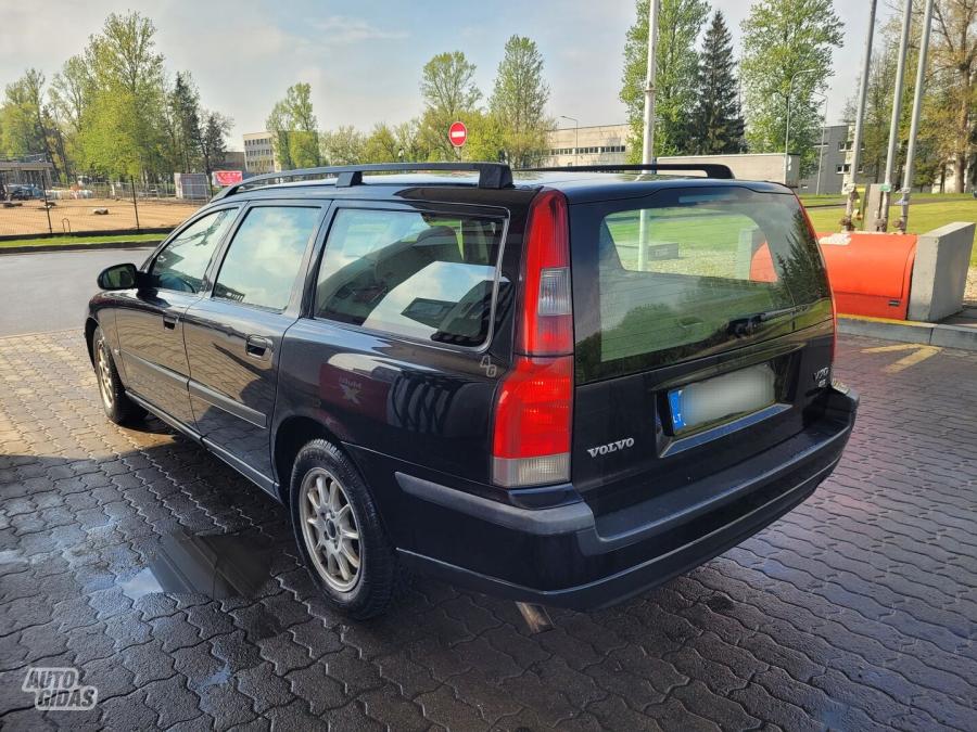 Melns Volvo V70 2002 Viļņa, ar dzinēja tilpumu 2.40 L un nobraukumu 300 tūkst. km par 680 €, foto 1 vietnē AUTOMOTO.COM.LV