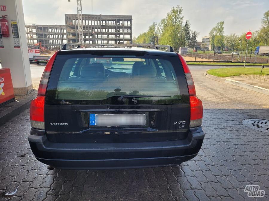 Melns Volvo V70 2002 Viļņa, ar dzinēja tilpumu 2.40 L un nobraukumu 300 tūkst. km par 680 €, foto 3 vietnē AUTOMOTO.COM.LV