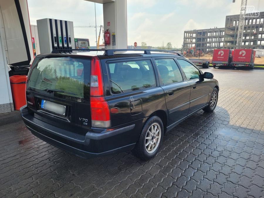Melns Volvo V70 2002 Viļņa, ar dzinēja tilpumu 2.40 L un nobraukumu 300 tūkst. km par 680 €, foto 4 vietnē AUTOMOTO.COM.LV