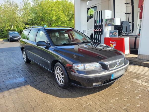 Black Volvo V70 2002 in Vilnius, with an engine capacity of 2.40 L and mileage of 300 thousand km for 680 €, photo 6 on AUTOMOTO.COM.LV
