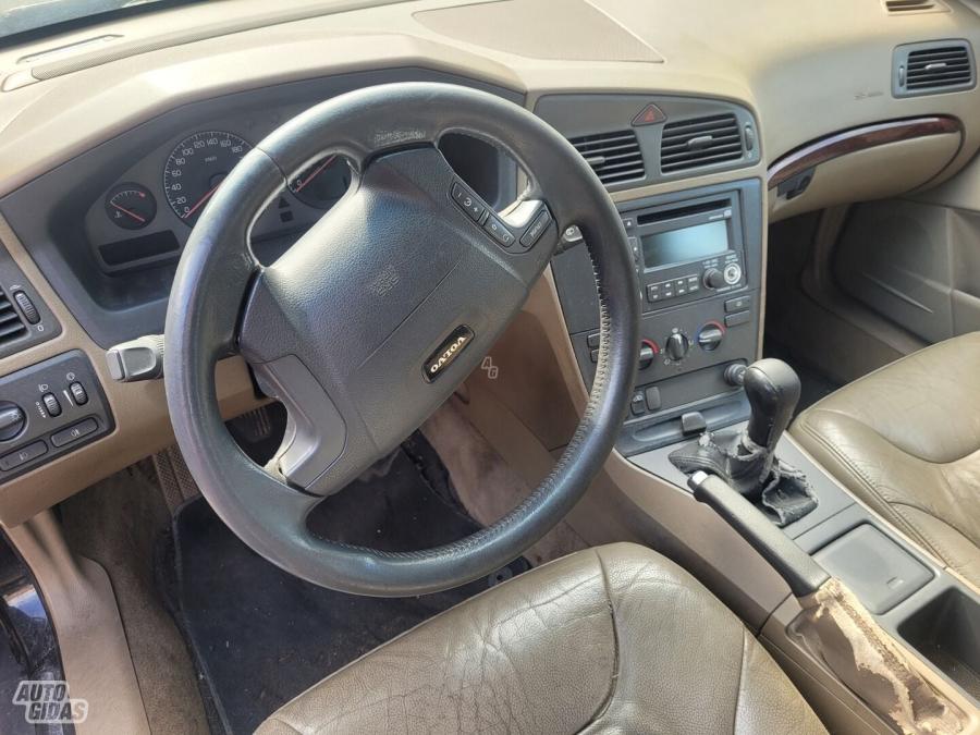 Melns Volvo V70 2002 Viļņa, ar dzinēja tilpumu 2.40 L un nobraukumu 300 tūkst. km par 680 €, foto 8 vietnē AUTOMOTO.COM.LV