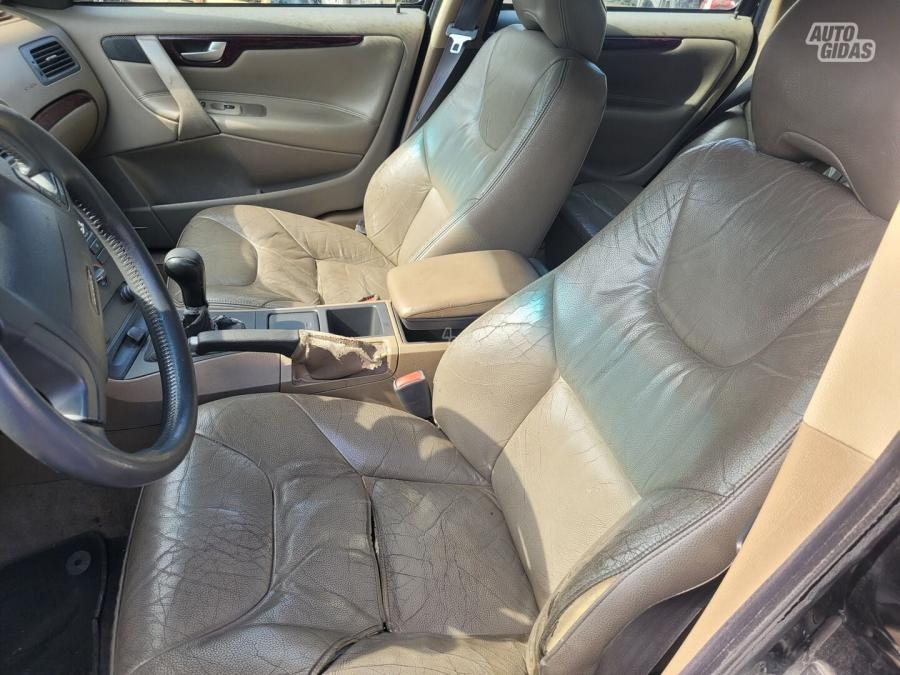 Melns Volvo V70 2002 Viļņa, ar dzinēja tilpumu 2.40 L un nobraukumu 300 tūkst. km par 680 €, foto 9 vietnē AUTOMOTO.COM.LV
