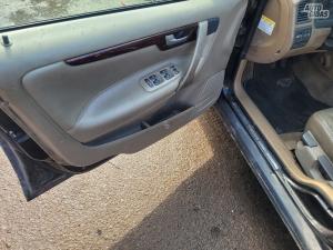 Melns Volvo V70 2002 Viļņa, ar dzinēja tilpumu 2.40 L un nobraukumu 300 tūkst. km par 680 €, foto 11 vietnē AUTOMOTO.COM.LV
