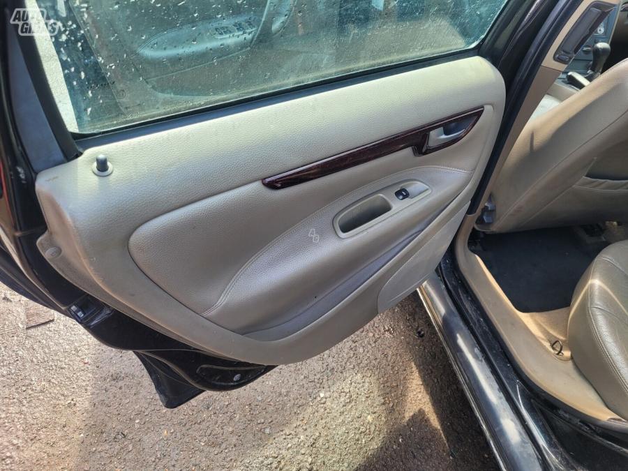 Melns Volvo V70 2002 Viļņa, ar dzinēja tilpumu 2.40 L un nobraukumu 300 tūkst. km par 680 €, foto 12 vietnē AUTOMOTO.COM.LV