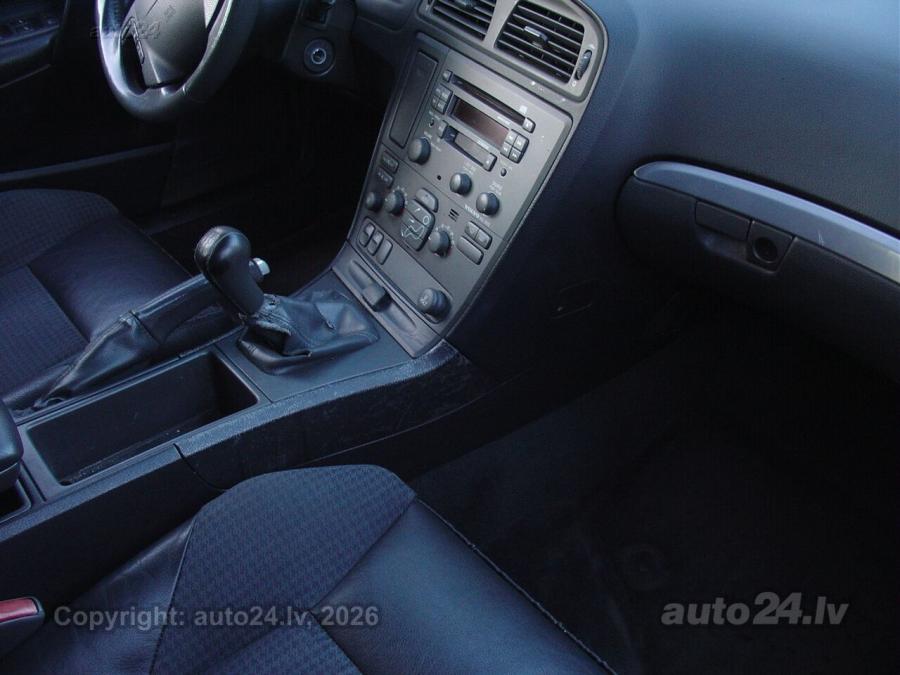Черный Вольво В70 2002 в Пайде, объемом двигателя 2.40 л и пробегом 442 тыс. км за 2990 €, фото 8 на AUTOMOTO.COM.LV