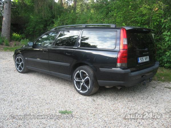 Black Volvo V70 2002 in Tallinn, with an engine capacity of 2.40 L and mileage of 355 thousand km for 2500 €, photo 3 on AUTOMOTO.COM.LV