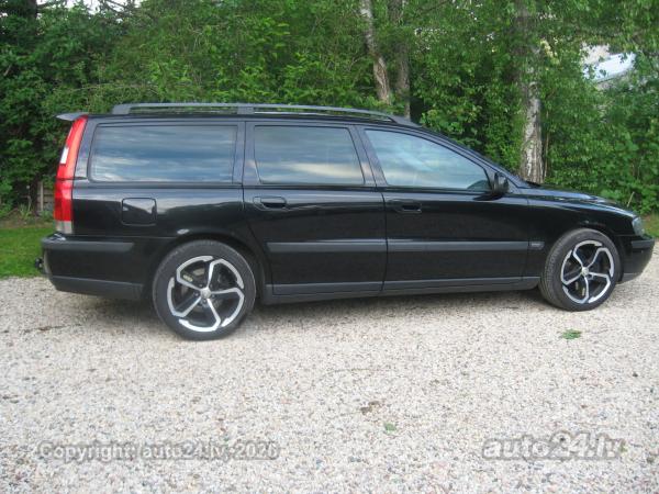 Black Volvo V70 2002 in Tallinn, with an engine capacity of 2.40 L and mileage of 355 thousand km for 2500 €, photo 5 on AUTOMOTO.COM.LV