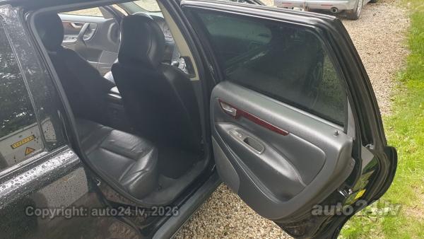 Black Volvo V70 2002 in Tallinn, with an engine capacity of 2.40 L and mileage of 355 thousand km for 2500 €, photo 8 on AUTOMOTO.COM.LV