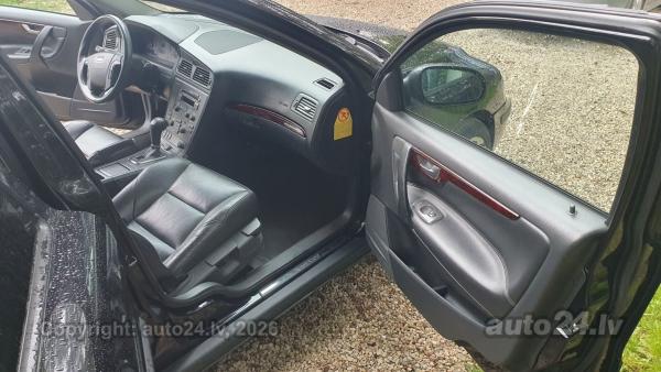 Black Volvo V70 2002 in Tallinn, with an engine capacity of 2.40 L and mileage of 355 thousand km for 2500 €, photo 9 on AUTOMOTO.COM.LV