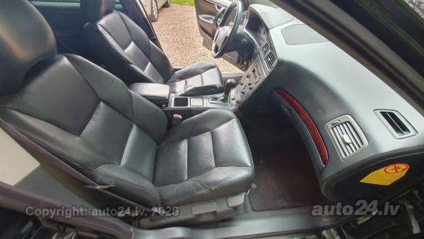 Black Volvo V70 2002 in Tallinn, with an engine capacity of 2.40 L and mileage of 355 thousand km for 2500 €, photo 10 on AUTOMOTO.COM.LV