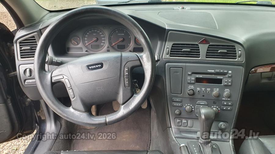 Black Volvo V70 2002 in Tallinn, with an engine capacity of 2.40 L and mileage of 355 thousand km for 2500 €, photo 14 on AUTOMOTO.COM.LV