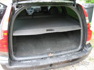 Black Volvo V70 2002 in Tallinn, with an engine capacity of 2.40 L and mileage of 355 thousand km for 2500 €, photo 18 on AUTOMOTO.COM.LV