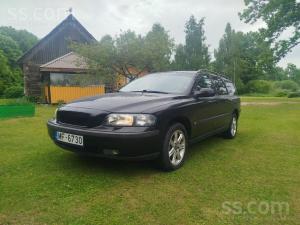 Melns Volvo V70 2002 Gulbene, ar dzinēja tilpumu 2.40 L un nobraukumu 341 tūkst. km par 1650 €, foto  vietnē AUTOMOTO.COM.LV