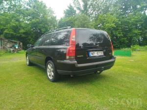 Black Volvo V70 2002 in Gulbene, with an engine capacity of 2.40 L and mileage of 341 thousand km for 1650 €, photo 4 on AUTOMOTO.COM.LV