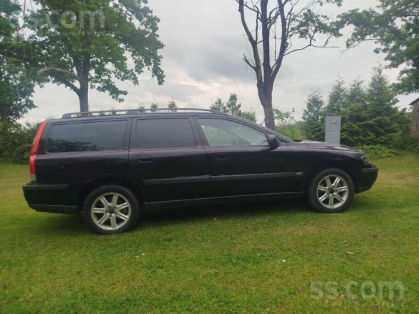 Melns Volvo V70 2002 Gulbene, ar dzinēja tilpumu 2.40 L un nobraukumu 341 tūkst. km par 1650 €, foto 6 vietnē AUTOMOTO.COM.LV