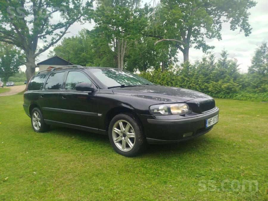Black Volvo V70 2002 in Gulbene, with an engine capacity of 2.40 L and mileage of 341 thousand km for 1650 €, photo 8 on AUTOMOTO.COM.LV