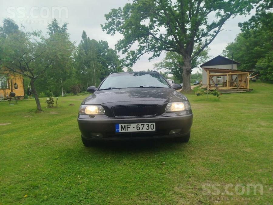 Black Volvo V70 2002 in Gulbene, with an engine capacity of 2.40 L and mileage of 341 thousand km for 1650 €, photo 9 on AUTOMOTO.COM.LV