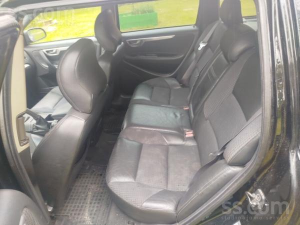 Melns Volvo V70 2002 Gulbene, ar dzinēja tilpumu 2.40 L un nobraukumu 341 tūkst. km par 1650 €, foto 10 vietnē AUTOMOTO.COM.LV