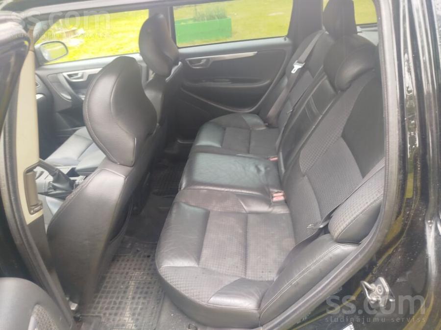 Black Volvo V70 2002 in Gulbene, with an engine capacity of 2.40 L and mileage of 341 thousand km for 1650 €, photo 11 on AUTOMOTO.COM.LV