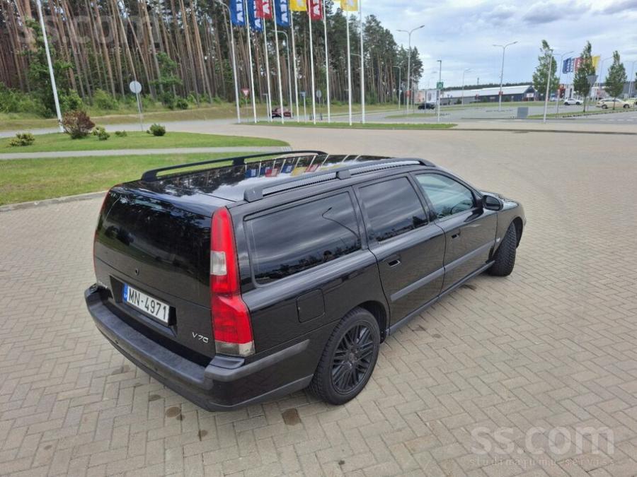 Melns Volvo V70 2002 Rīga, ar dzinēja tilpumu 2.40 L un nobraukumu 307 tūkst. km par 2100 €, foto 1 vietnē AUTOMOTO.COM.LV