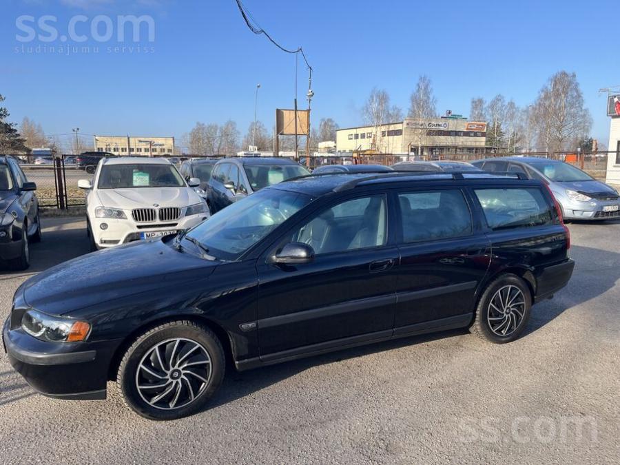 Black Volvo V70 2002 in Riga, with an engine capacity of 2.40 L and mileage of 0 thousand km for 2390 €, photo 1 on AUTOMOTO.COM.LV