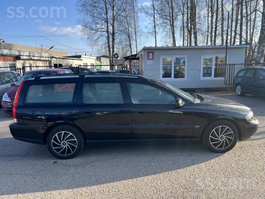Black Volvo V70 2002 in Riga, with an engine capacity of 2.40 L and mileage of 0 thousand km for 2390 €, photo 6 on AUTOMOTO.COM.LV