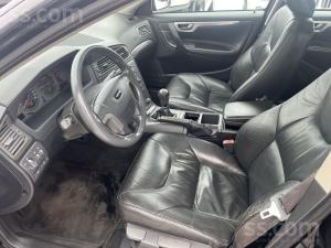 Black Volvo V70 2002 in Riga, with an engine capacity of 2.40 L and mileage of 0 thousand km for 2390 €, photo 8 on AUTOMOTO.COM.LV