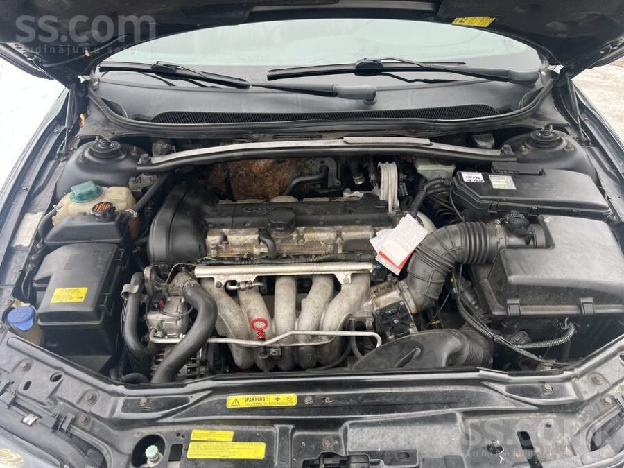 Black Volvo V70 2002 in Riga, with an engine capacity of 2.40 L and mileage of 0 thousand km for 2390 €, photo 9 on AUTOMOTO.COM.LV
