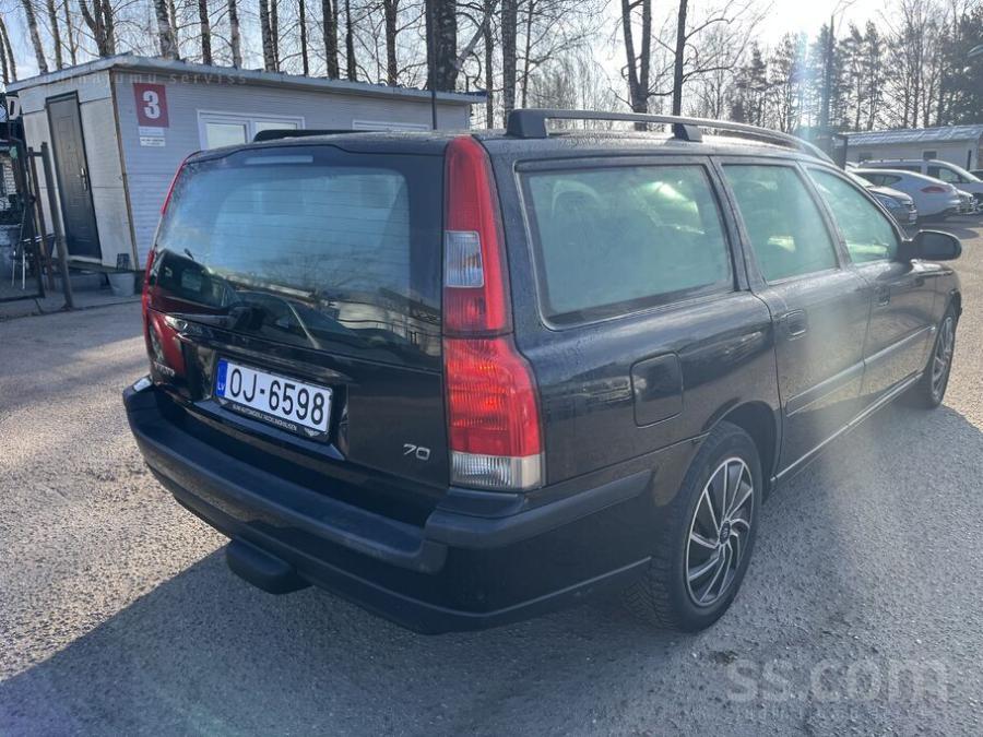 Black Volvo V70 2002 in Riga, with an engine capacity of 2.40 L and mileage of 0 thousand km for 2390 €, photo 11 on AUTOMOTO.COM.LV